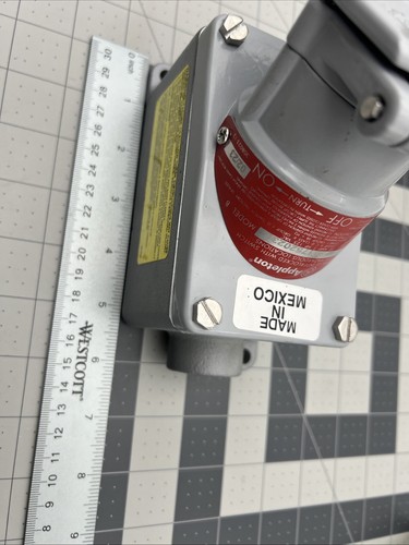 Appleton EFSC1752023 20A 125V Explosion-Proof U-Line Receptacle & Iron ...