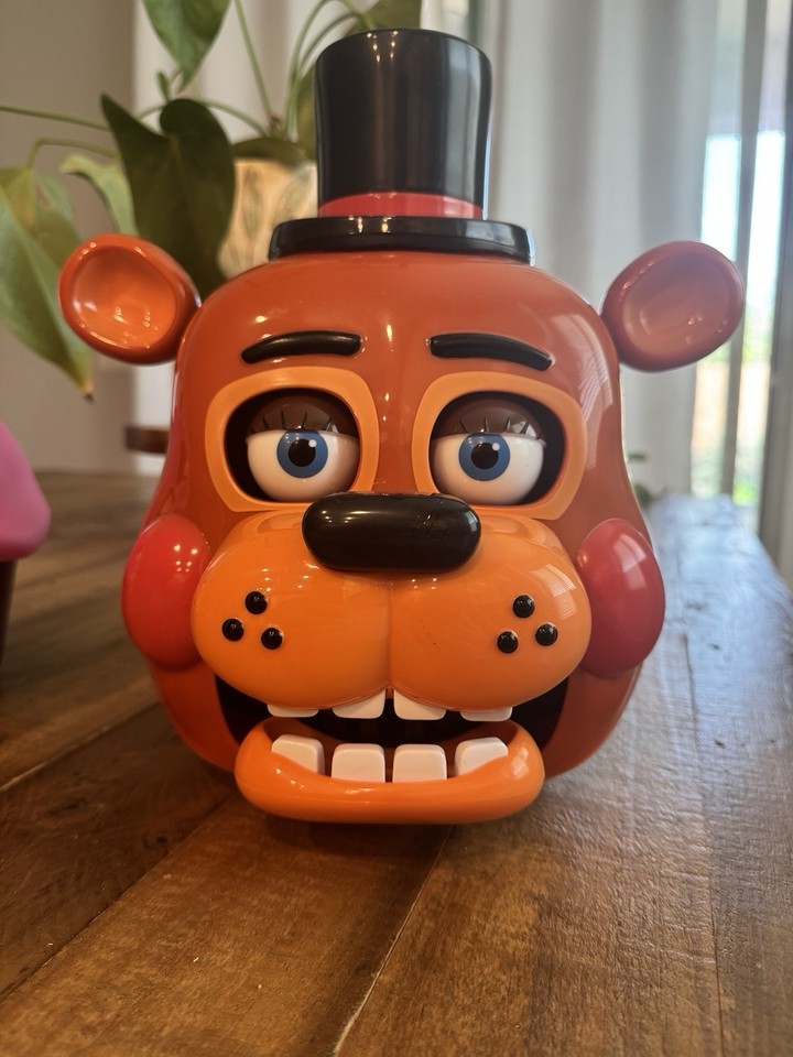 FNAF 2 Popcorn Bucket Set; Freddy Fazbear & Cupcake Cup From AMC ...