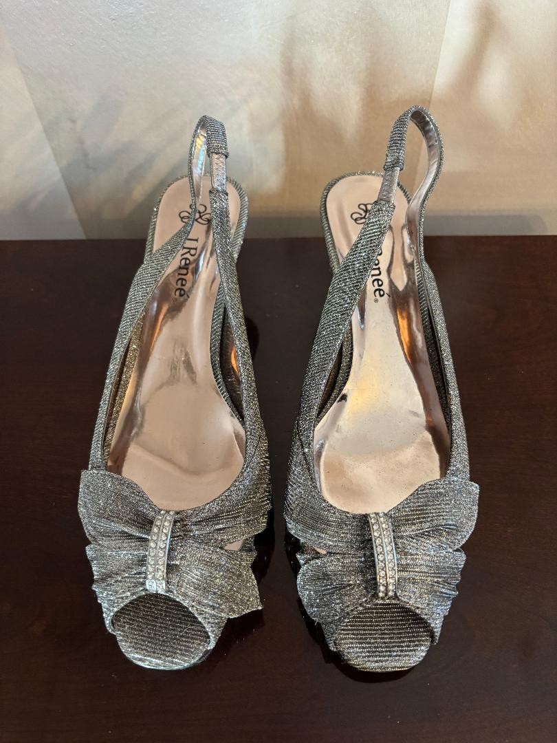 J RENEE SLADER DANCE FABRIC SHIMMERY SILVER HEEL PUMPS SZ 8 1/2M | eBay