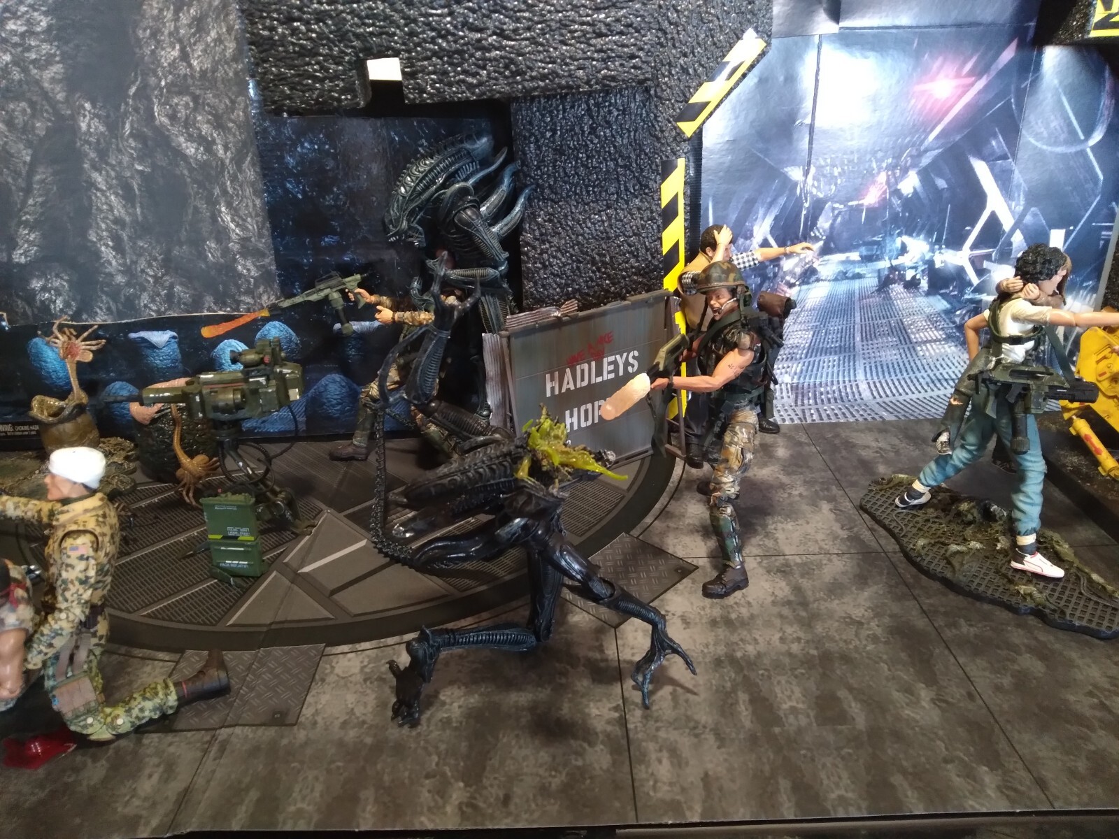 NECA ALIENS HUGE LOT DIORAMA RIPLEY,NEWT,HICKS,HUDSON,QUEEN, XENOMORP U ...