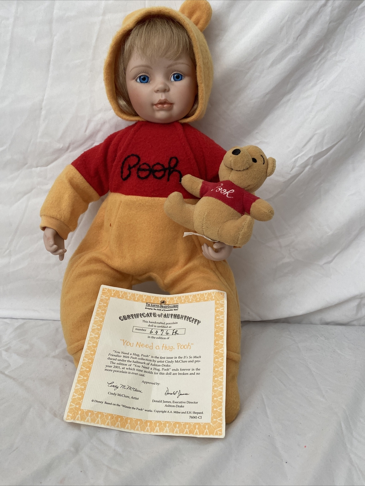 Ashton-Drake YOU NEED A HUG, POOH Cindy McClure Porcelain #76041 Winnie ...