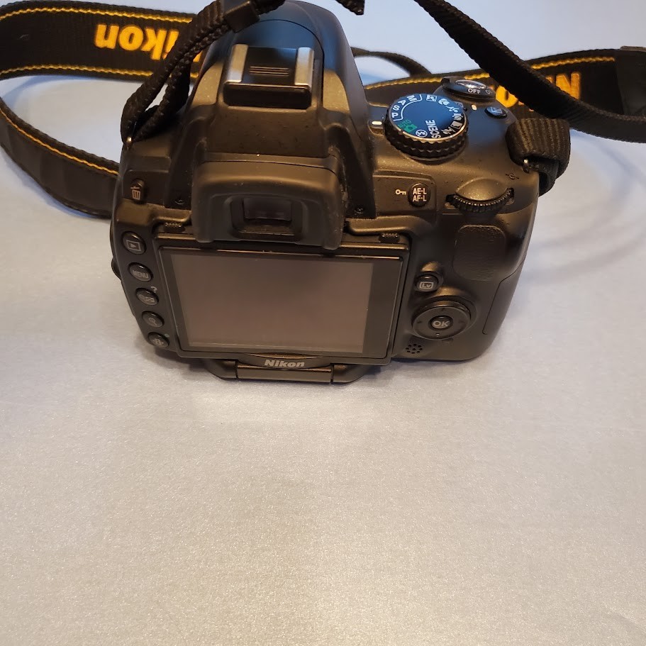 Nikon D5000 Digital SLR Camera (Body Only) with battery and chager | eBay