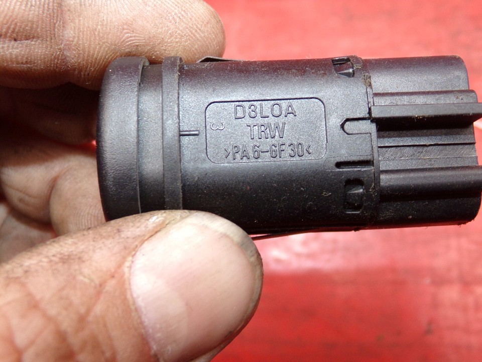 01-04 FORD MUSTANG BACK WINDOW GLASS REAR DEFROST DEFOGGER DEF BUTTON ...