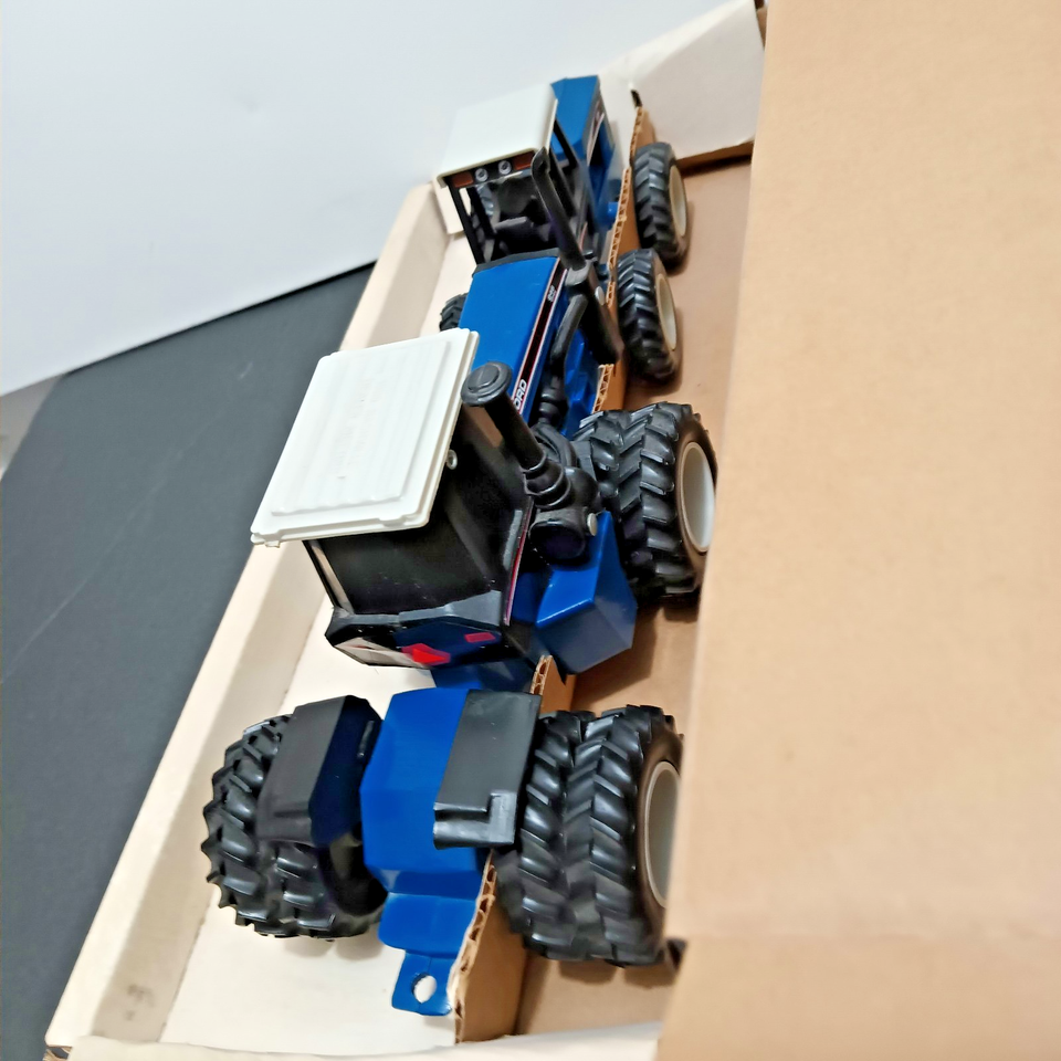 SCALE MODELS 1/32 Ford 256 Bi-Directional & 846 4 Wheel Drive Tractors ...