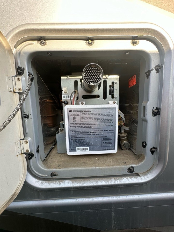 Rv Tankless Water Heater Girard GSWH-2 Off 2021 Thor challenger | eBay