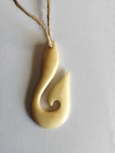 Vintage bone Guardian hand-carved fish hook necklace (hei-matau ...