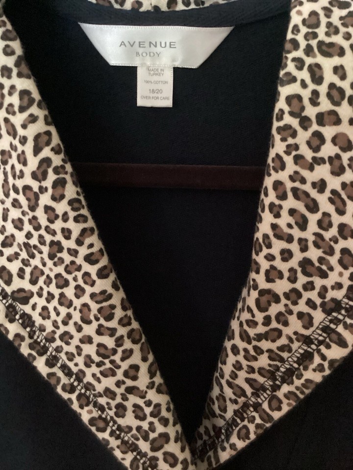 Women’s Avenue Lounge Robe Pullover V Neck Black W/Leopard Collar Long ...