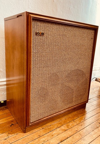 Motorola Tube Record Player Cabinet Golden Voice 1959 - Delivery ...