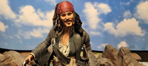 NECA 18" Working Captain Jack Sparrow Motion Activated Talking Statue ...