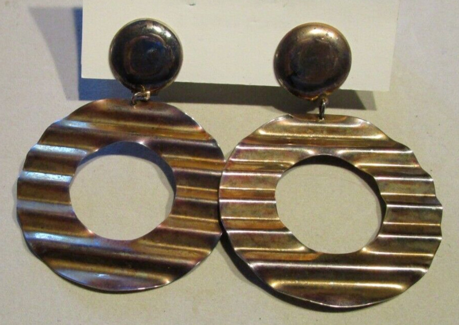 Large Scale Corrugated Gold Metal Clip-On Dangle Drop… - Gem