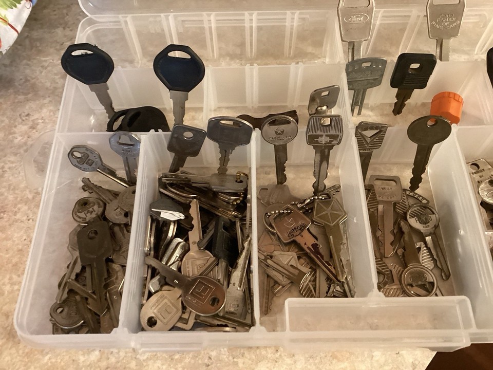 Lot of Mostly Old Car Keys & Car Brand Key Rings, 150+ Pieces, Some ...