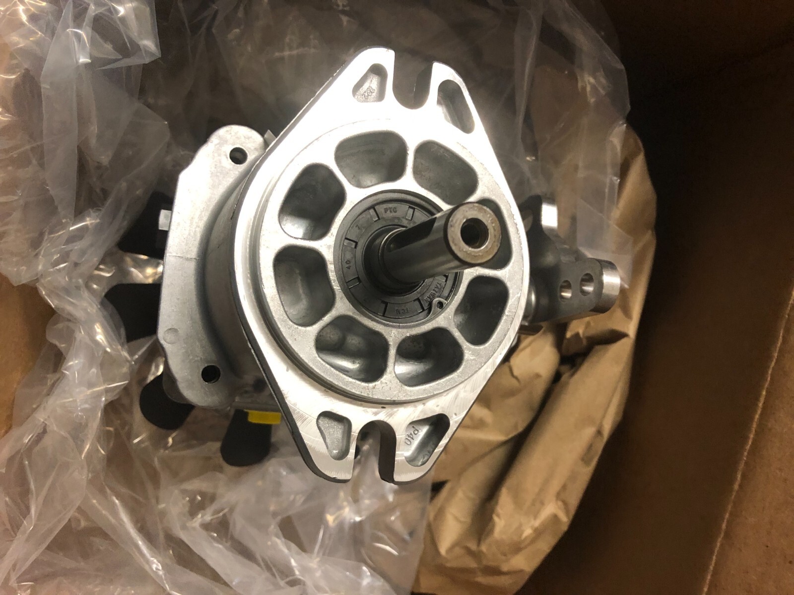 ~Hydro Pump, Ferris part number 5022571,5022571SM. Fits LH & RH.(~H139 ...