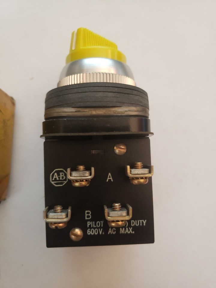 Allen-Bradley 800T-JE2B3 Yellow 3 Position Selector Switch-NIB | eBay
