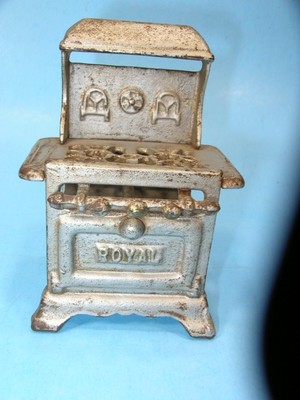 Vintage ROYAL Cast Iron TOY STOVE | eBay