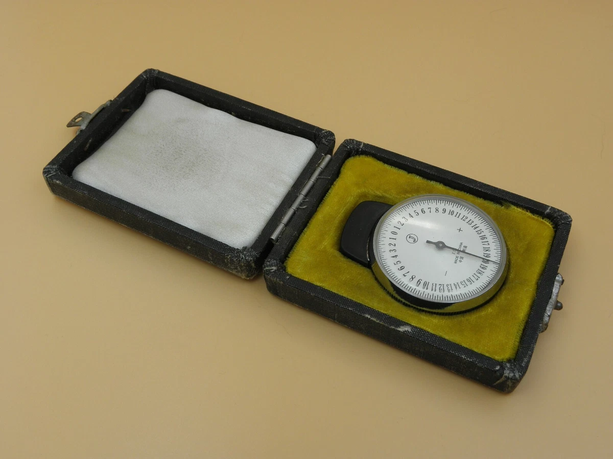 Base Curve Lens Clock
