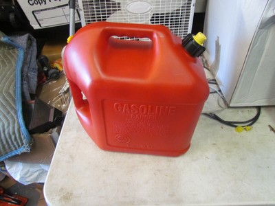 Oil & Gas - Blitz 5 Gallon Gas Can