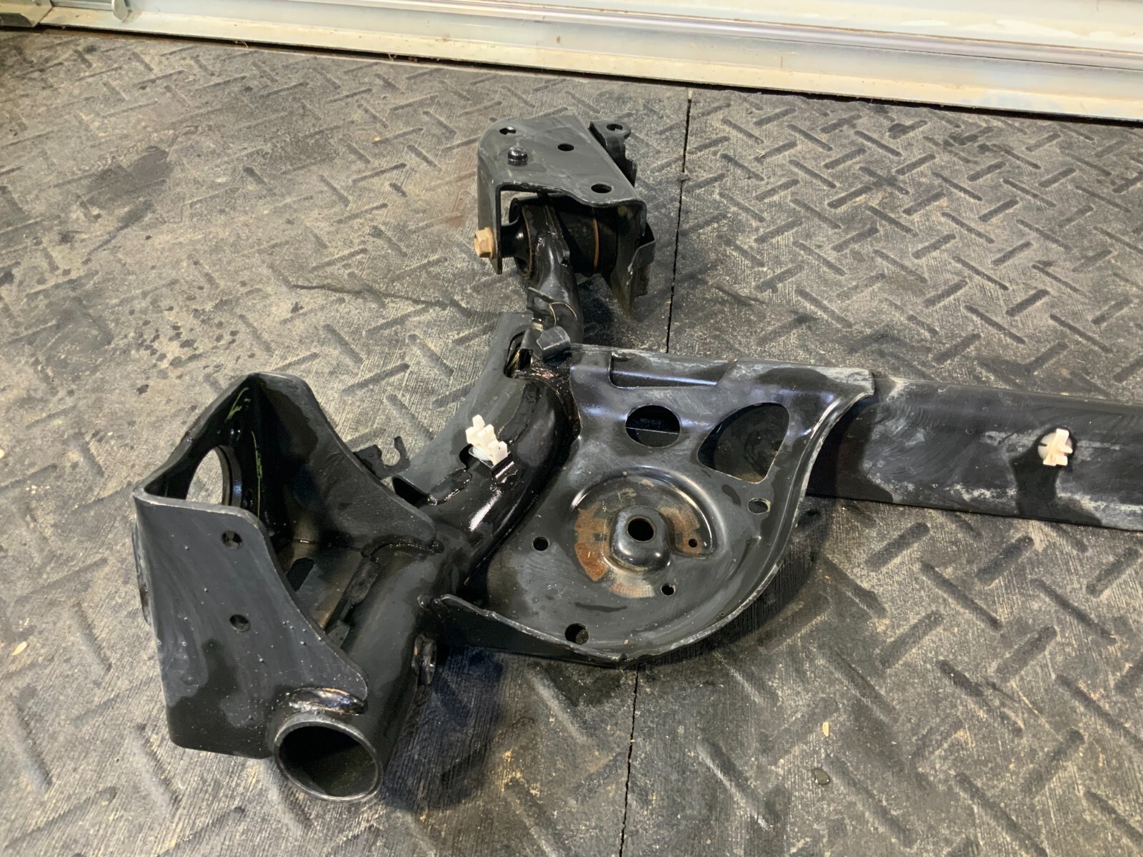 2016 2017 2018 2019 Nissan Sentra S/SV Rear Loaded Beam Axle Drum ...