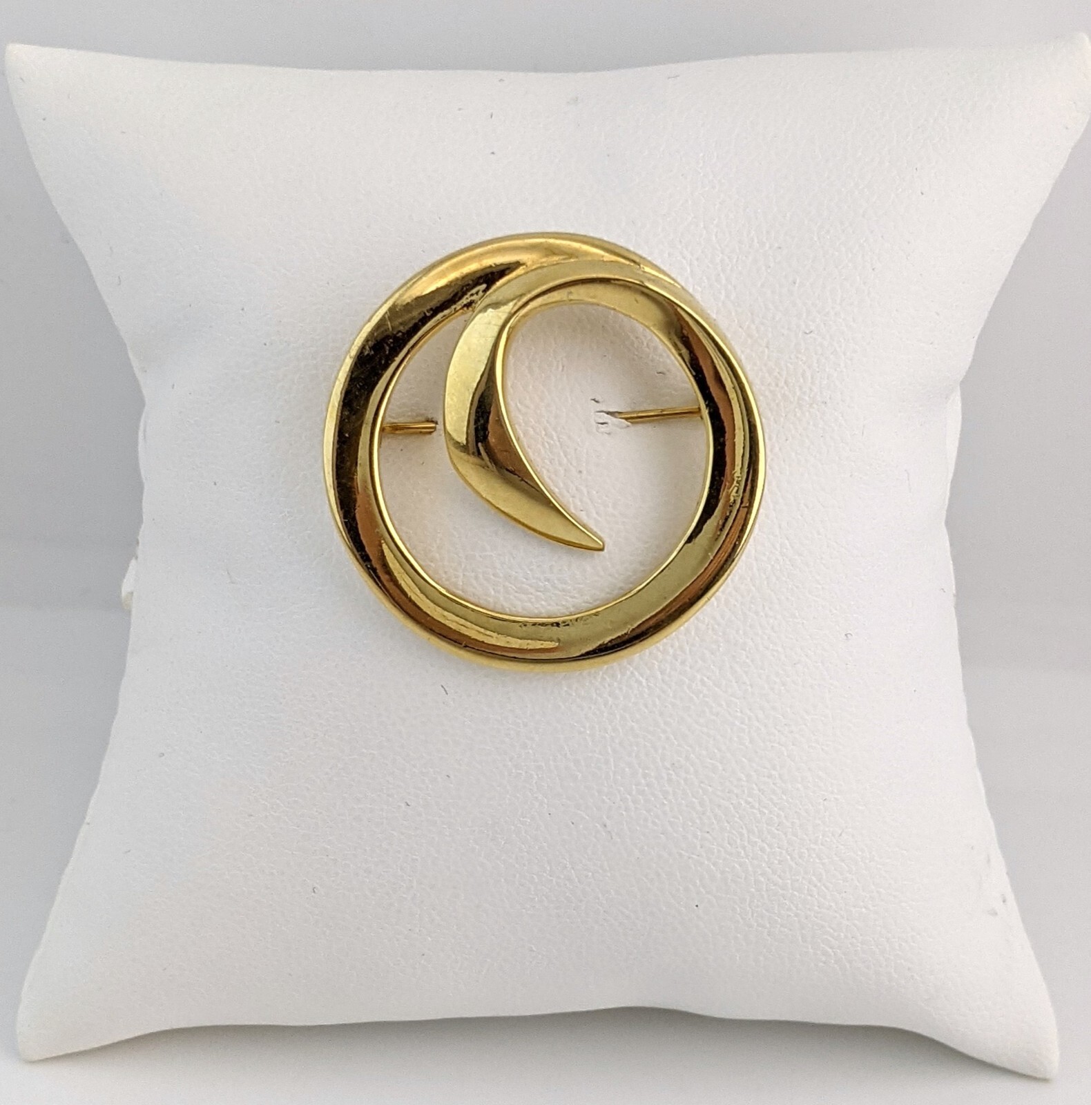 Vintage MONET Brooch Gold Tone Swirl 80s Fab Vibe 88… - Gem