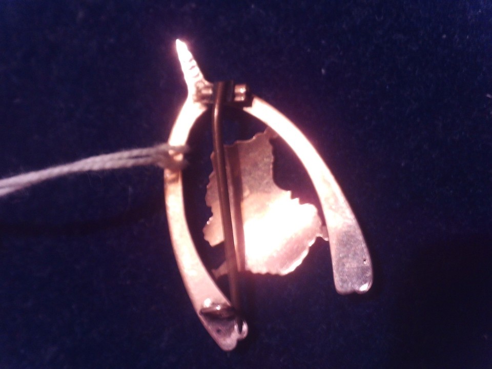 9CT GOLD PIN BROACH SPUR AND AUSTRALIA MAP WEAR OR SCRAP | eBay UK