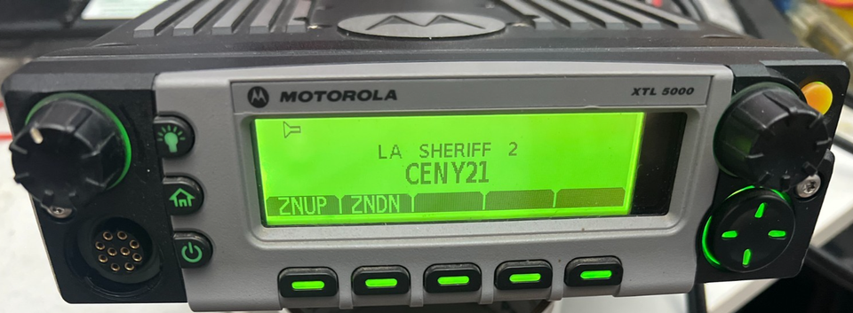 Motorola XTl5000 UHF Police LAPD channels P25 mobile Radio AES256 GMRS ...