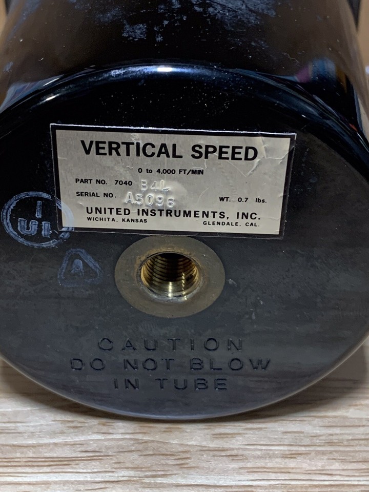 Beechcraft UNITED INSTRUMENTS Lighted VERTICAL SPEED INDICATOR P/N 7040 ...