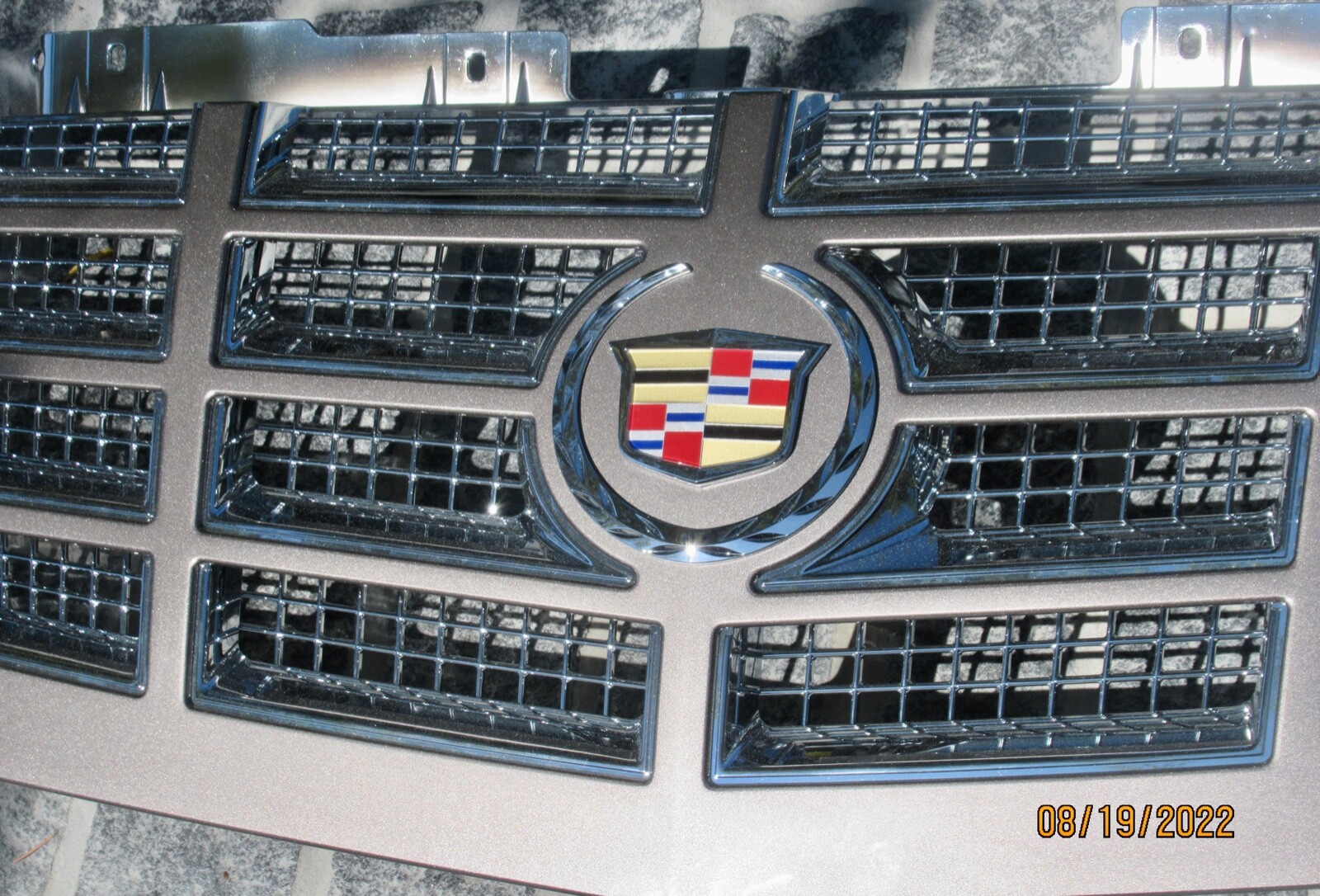 2007-2014 CADILLAC ESCALADE FRONT GRILLE ASSEMBLY OEM NOS DISCONTINUE ...
