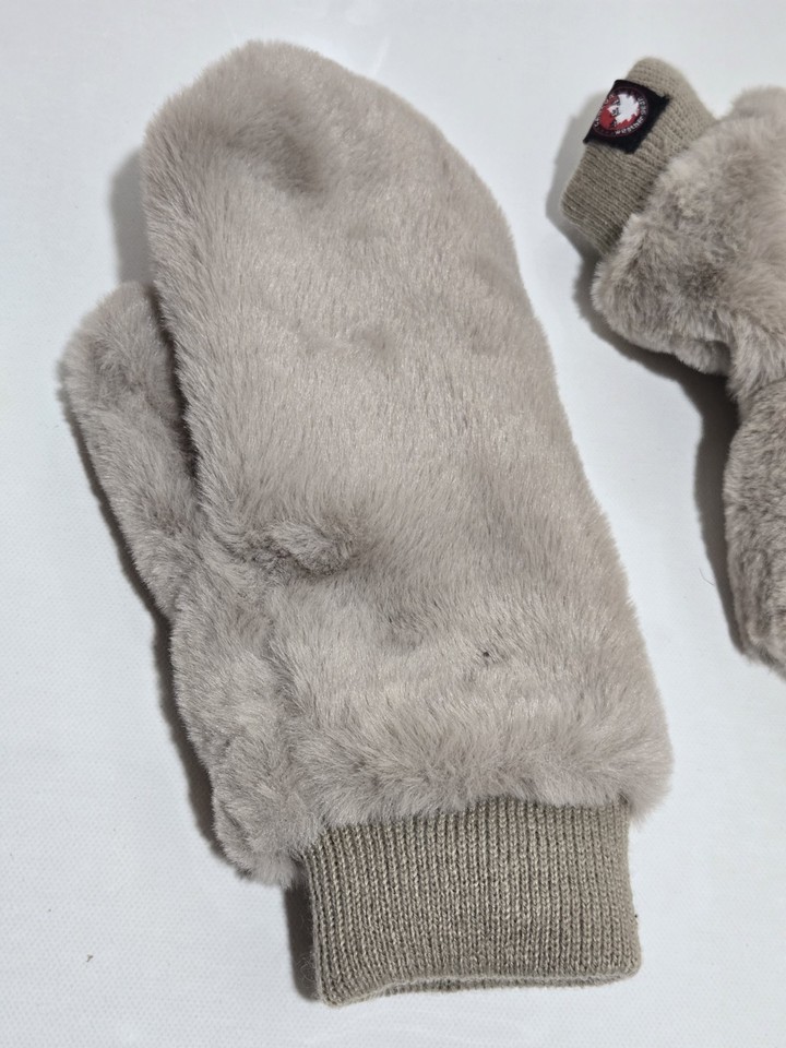 Canada Weather Gear Women’s Black Fuzzy Mittens One Size | eBay