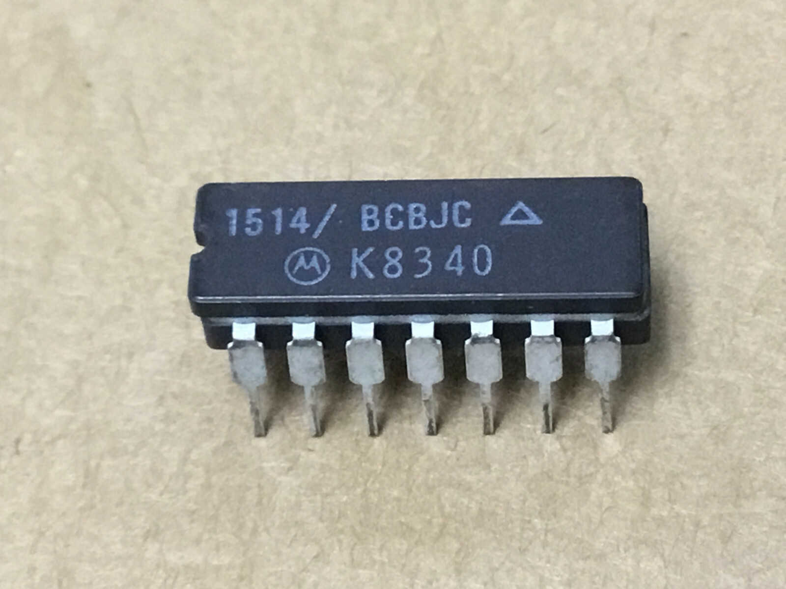 (1 PC) MOTOROLA 1514/BCBJC Voltage Comparator, Dual, 14 Pin, Ceramic ...