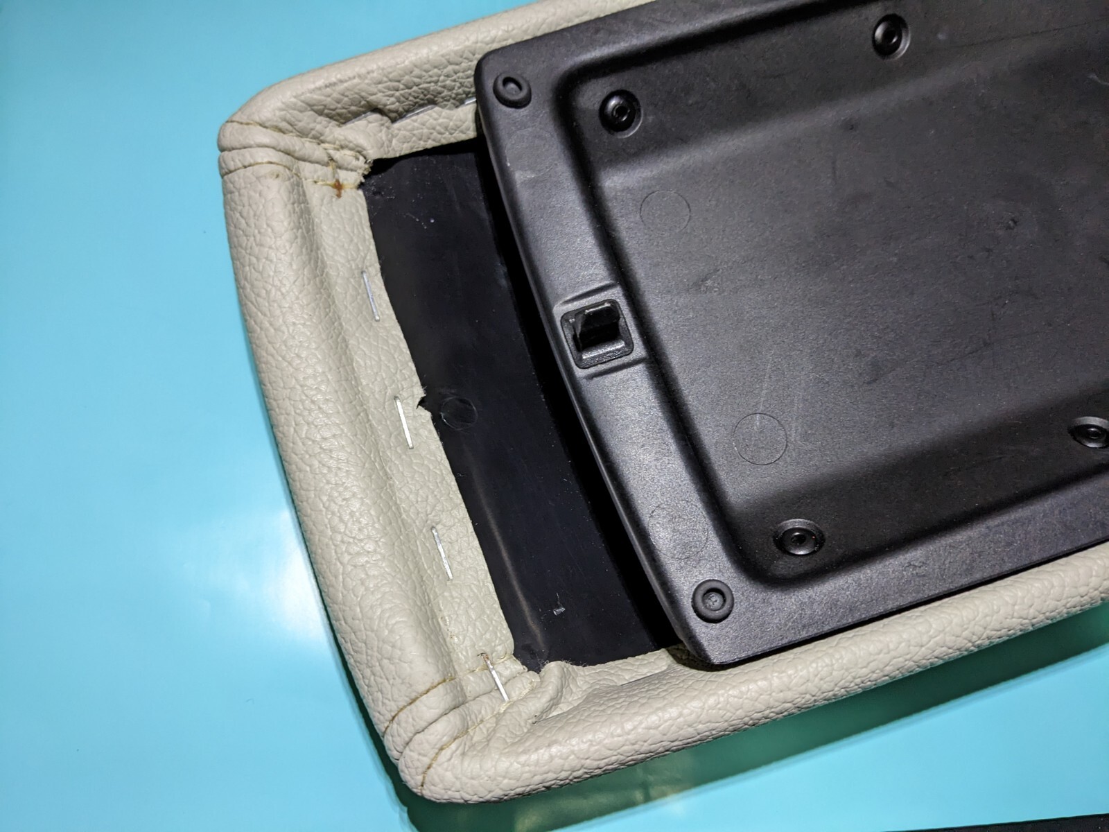 2003-2011 Saab 9-3 Center Console Beige Tan Leather Sliding Arm Rest ...