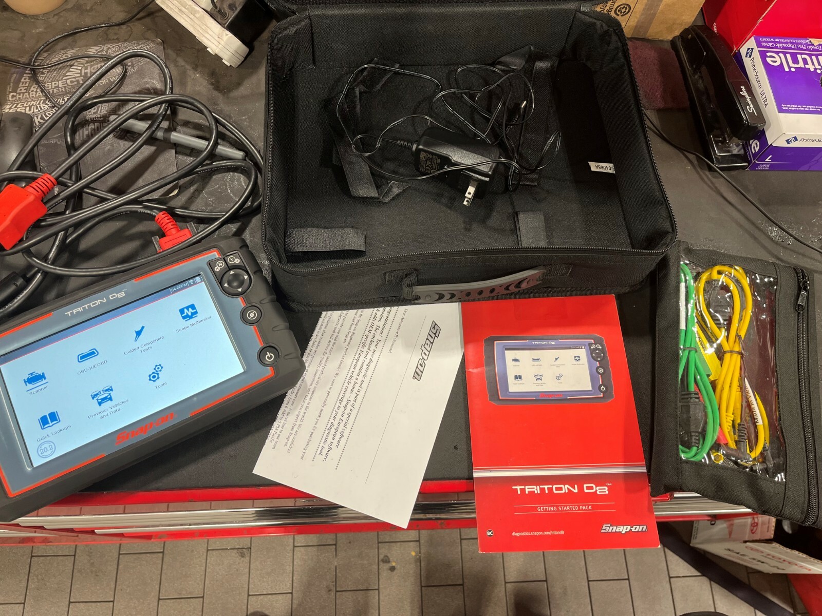Snap-on Triton D8 Diagnostic Scanner with case, cables and charger ...