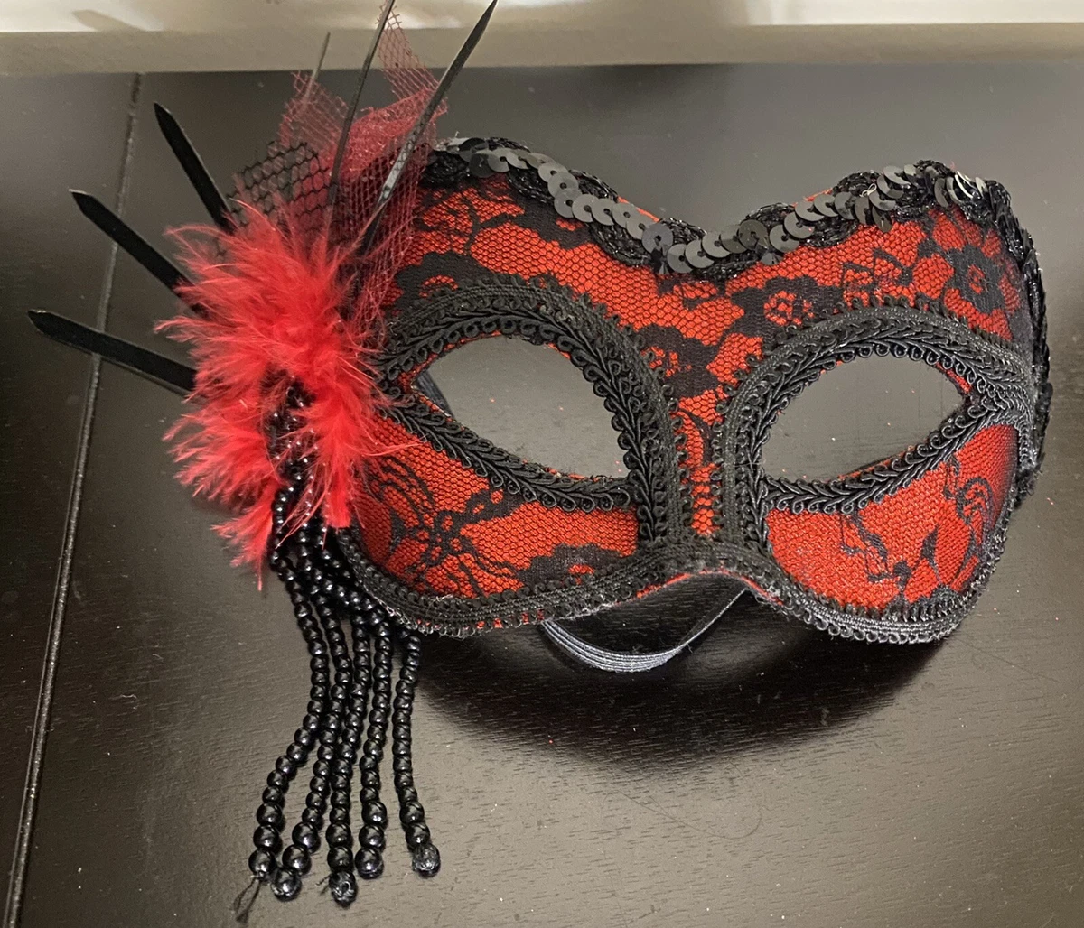 Red Lace Masquerade Masks