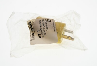 Woodhead 1706 Safeway Adapter Male NEMA 5-15 to Female Non-NEMA 15A ...