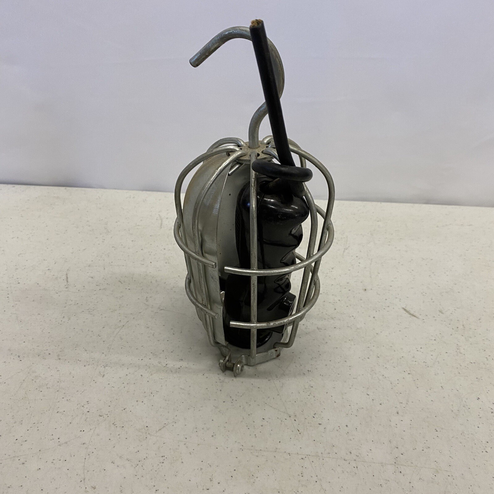 Daniel Woodhead Heavy Duty Metal Shop Drop Light Lamp Cage Cordomatic ...