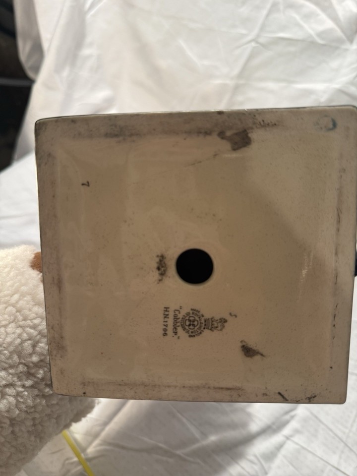 Vintage Royal Doulton Figurine "Cobbler" HN1706 1930-1993 Mark | eBay