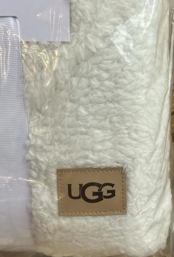 UGG AVERY Reversible Plush & Sherpa Throw RED WINE 50" x 70" BRAND NEW ...