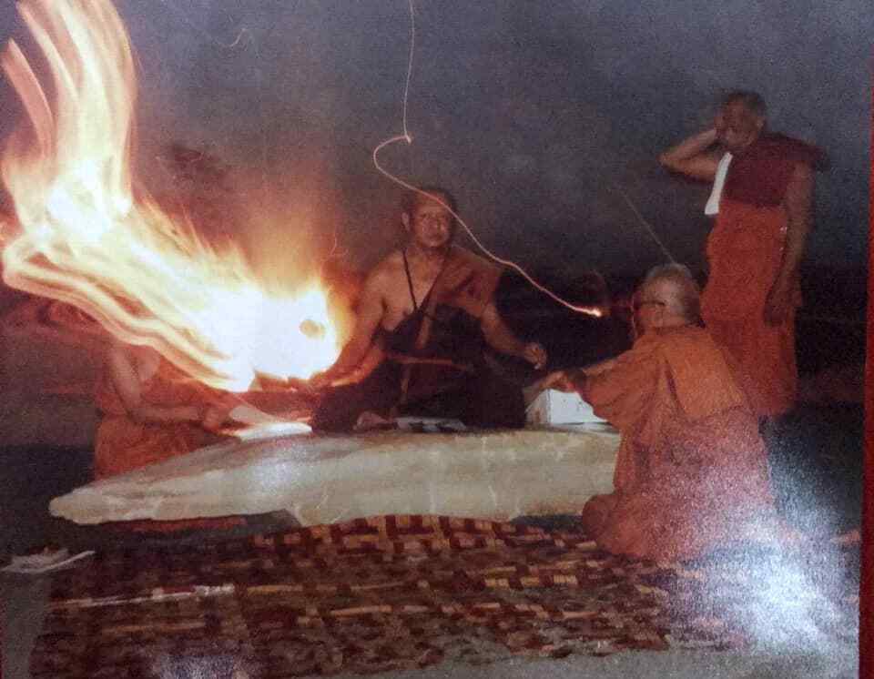 Hi Top Saded Mae Yua Mueang UFO Amulet AJ Mom Thai Attraction Love ...