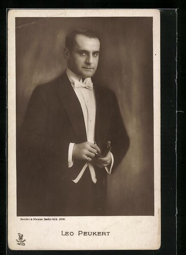 Ansichtskarte Schauspieler Leo Peukert mit Zigarettenetui | eBay.de