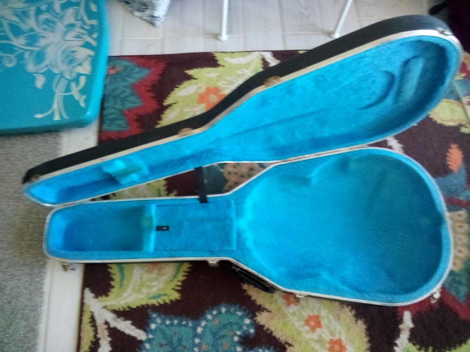 VINTAGE 1980s Ovation Guitar Case in good shape hardware & Blue Lining ...