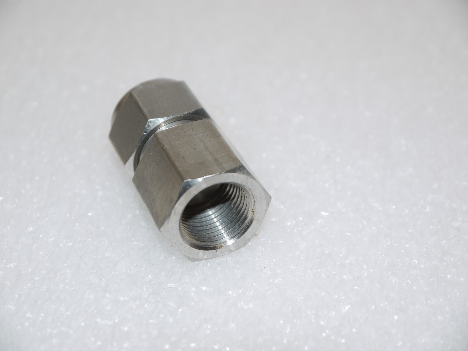 Swagelok SS-810-7-6 Stainless Connector 1/2 in. Tube OD x 3/8 in ...