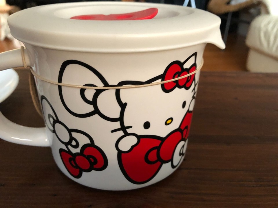 Corelle Hello Kitty dinnerware set, Pyrex Measuring Cup, Containers ...