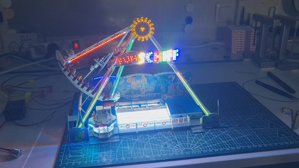 FALLER Das Fun-Schiff Fahrgeschäft Spur H0 (140420) 4104090404208 | eBay.de