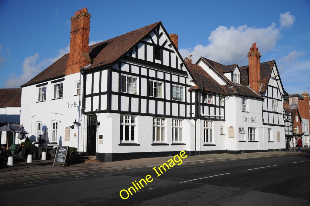 Photo 6x4 The Bell, Tewkesbury The Bell Hotel is situated in a fine ...
