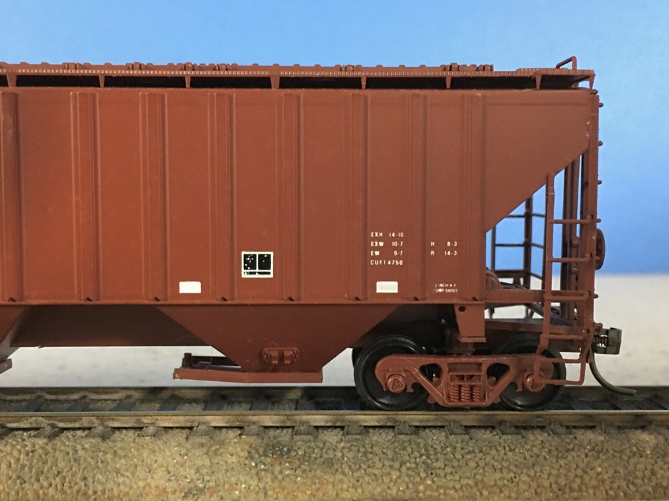 Kansas City Southern KCS-310585 4,750 Cu.Ft 3-Bay Covered Hopper HO ...