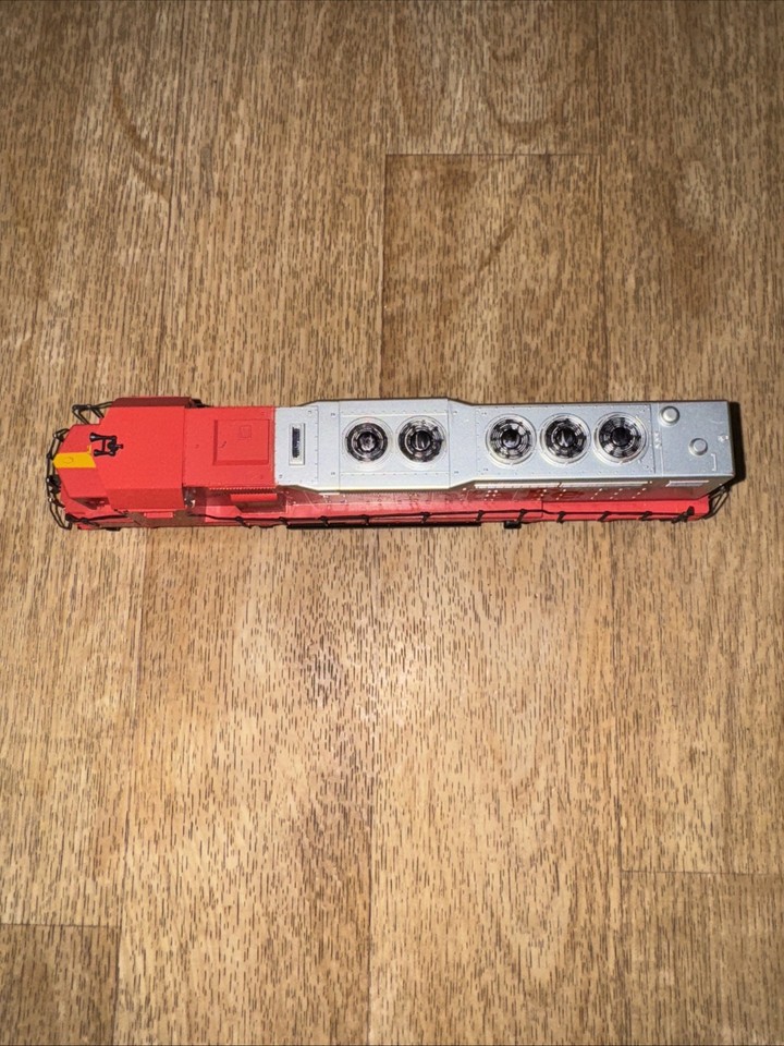 Athearn HO Santa Fe SDP40 Powered Locomotive #363 | eBay