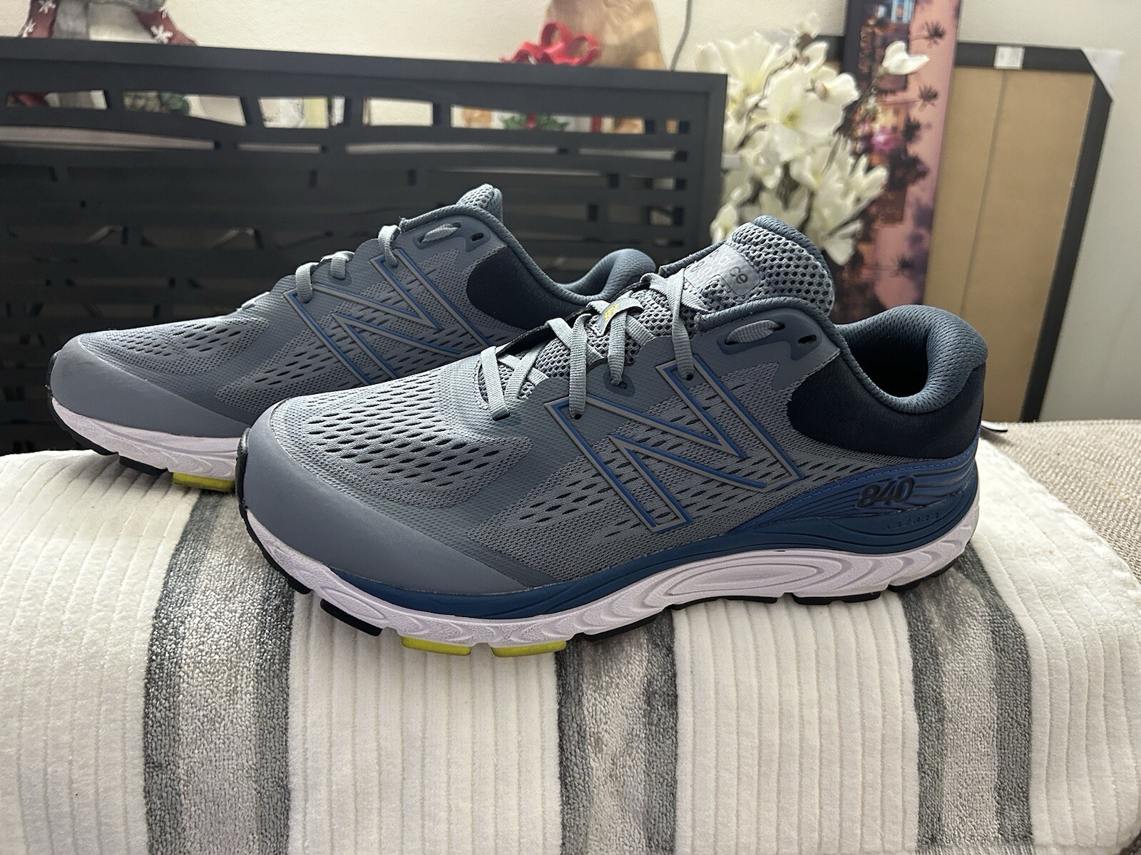 New Balance M840 Version 5 Running Shoe Mens Size: 11 - Gem