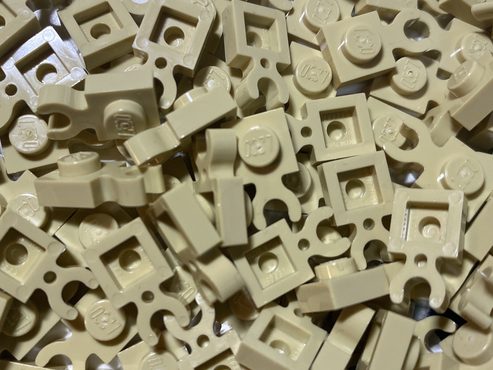 Lego Parts Lot 50 Tan Plate Modified 1 x 1 U Clip Thick (Vertical Grip ...