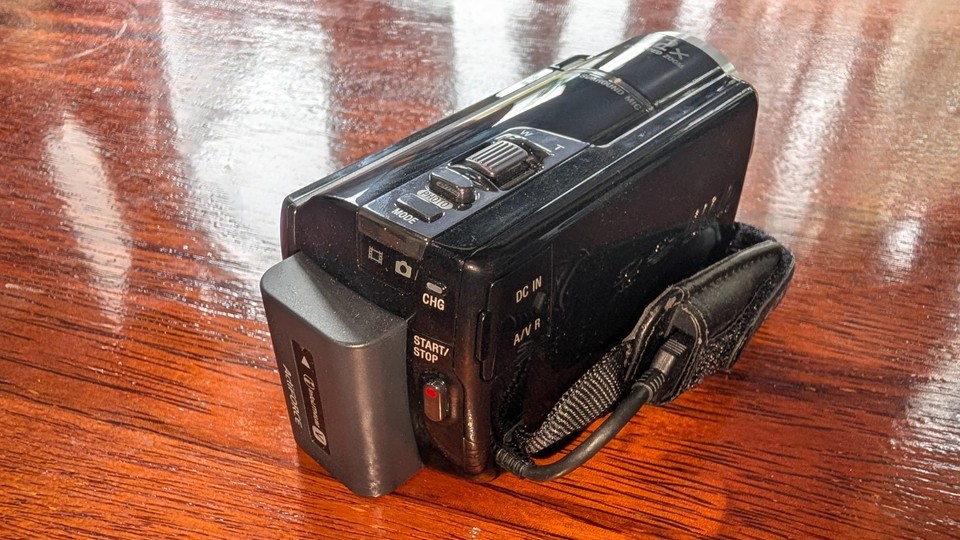 Sony HDR-XR160 HDD Digital Camera Camcorder + Battery, 42x Zoom, Wide ...