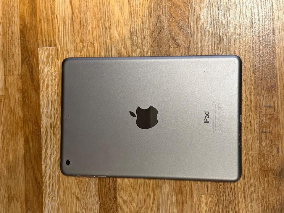 JobLot 2x iPad Mini2, 1x iPad6, 2x iPhone12, 1x iPhone 6, 2x SE, 1x 5S, 3 AirPod | eBay UK