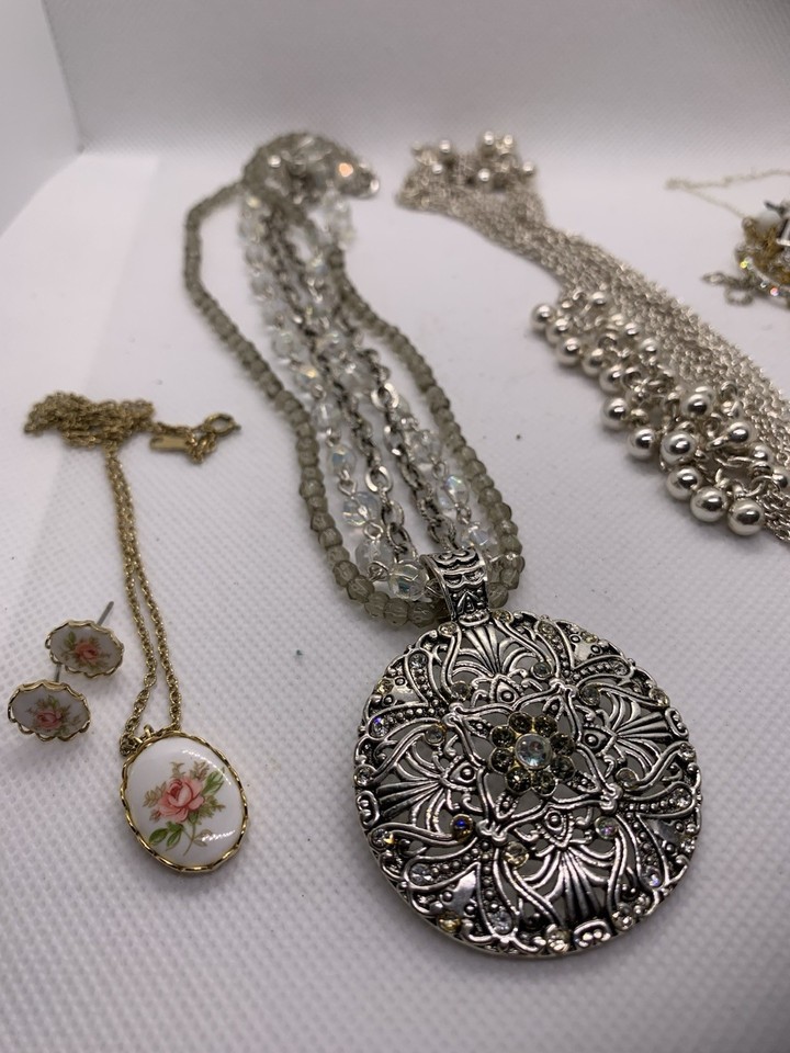 Junk drawer Scrap jewelry lot 360 grams, Necklaces, Pendants, Earrings ...