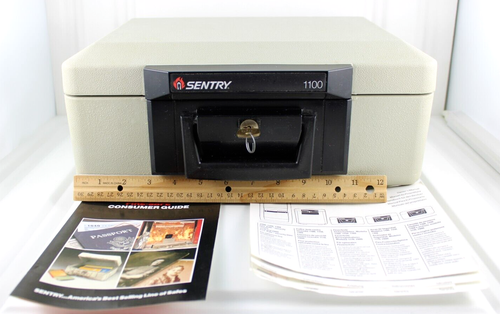 SENTRY 1100 FIRE SAFE FIREPROOF SECURITY CHEST PORTABLE WITH HANDLE W ...